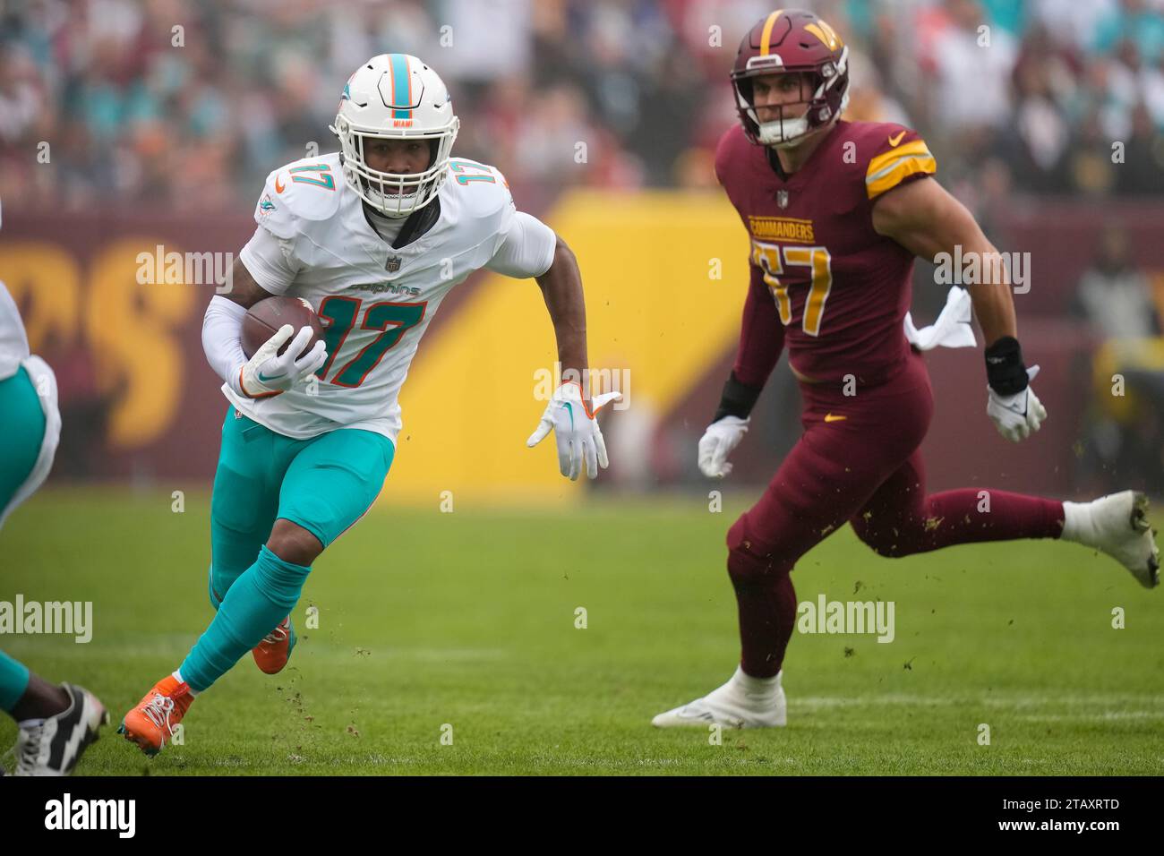 Miami Dolphins wide receiver Jaylen Waddle (17) runs against Washington ...
