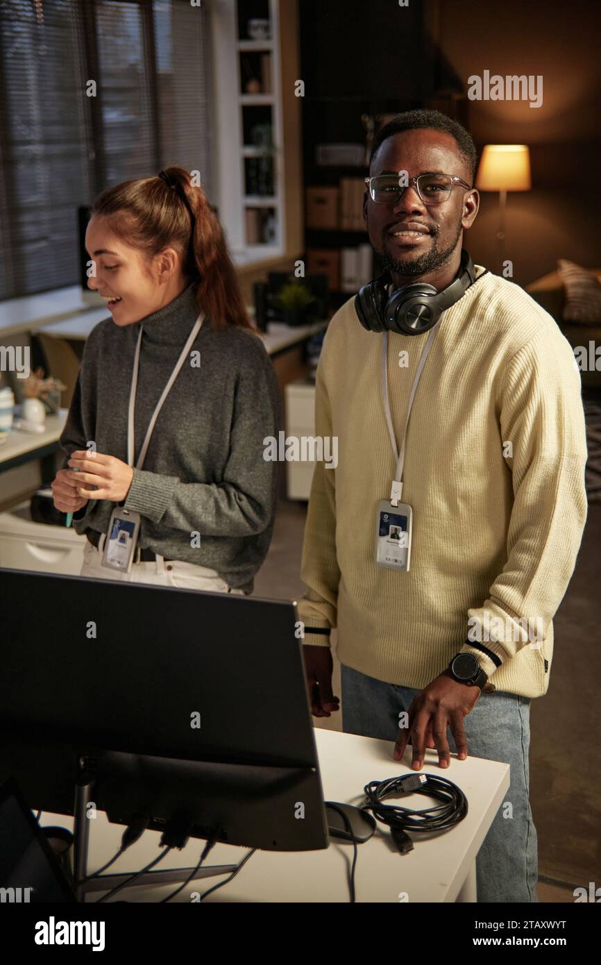 Coder black woman hi-res stock photography and images - Alamy