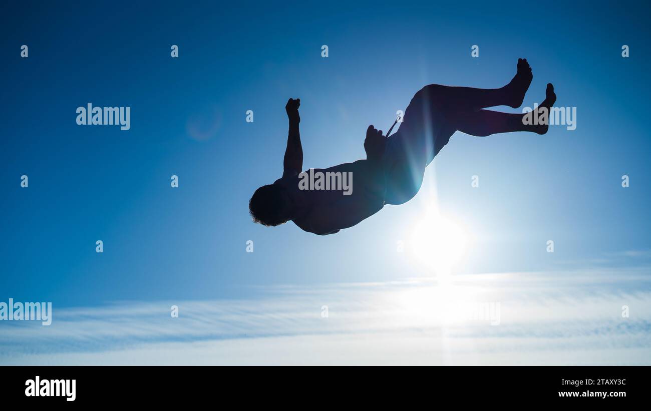 Silhouette gymnast in sunset hi-res stock photography and images - Alamy