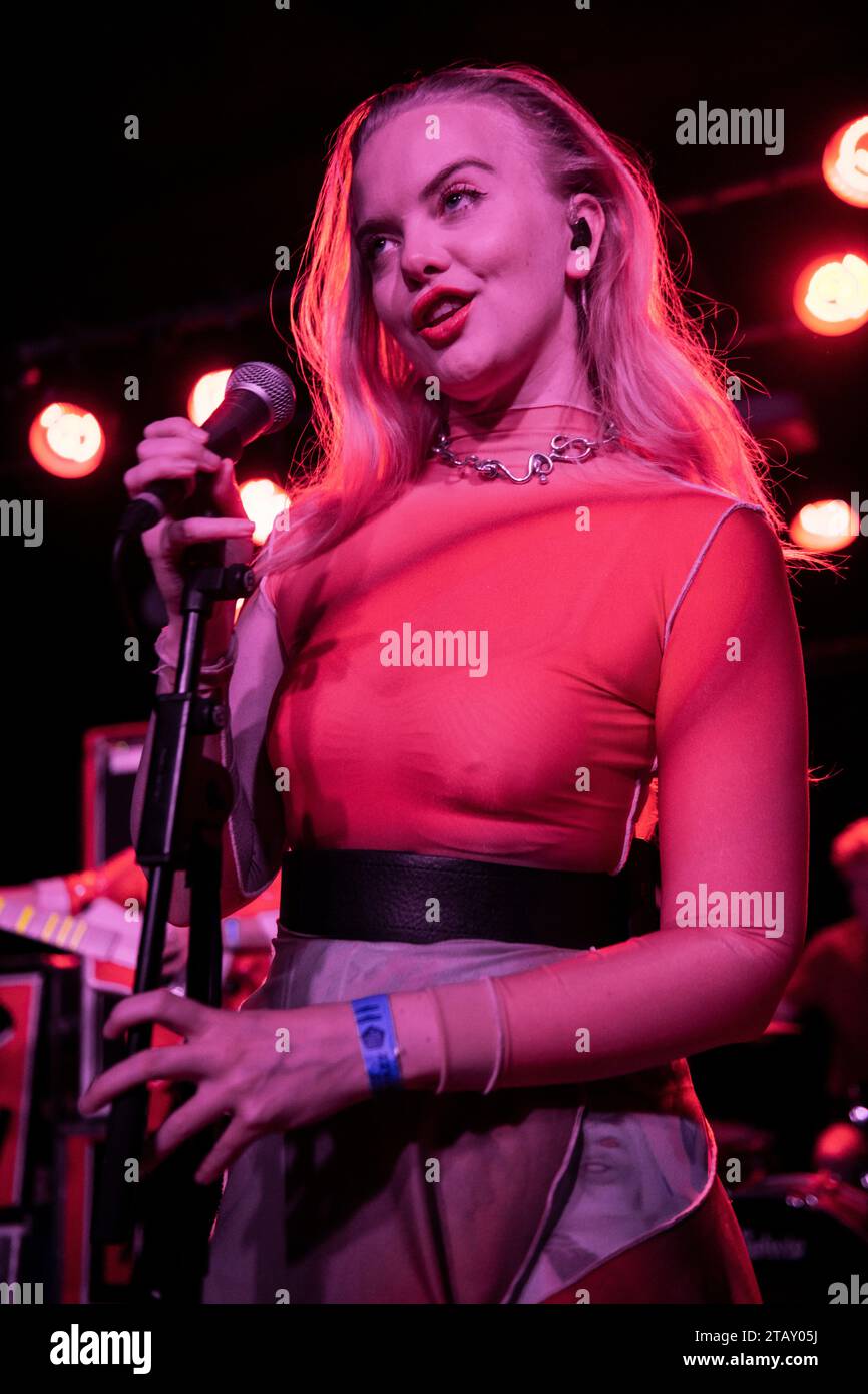 Dream Wife performing at Sala Razzmatazz 3, Barcelona 27 Nov. 2023 ...