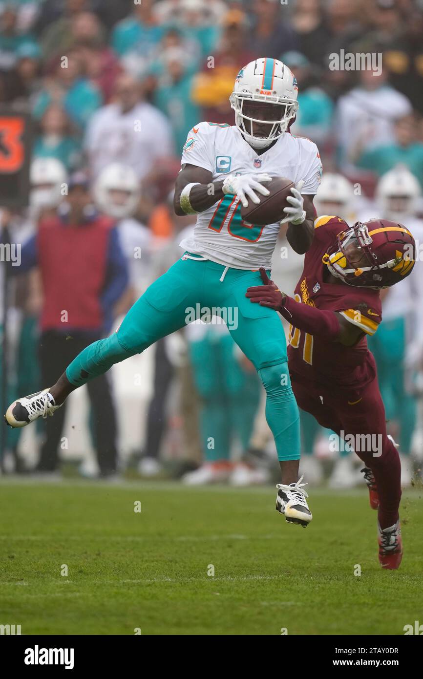 Miami Dolphins wide receiver Tyreek Hill, left, catches a pass in front ...