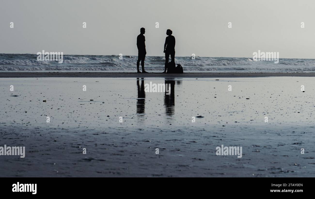 Walk woman oman not saudi not iran hi-res stock photography and images ...