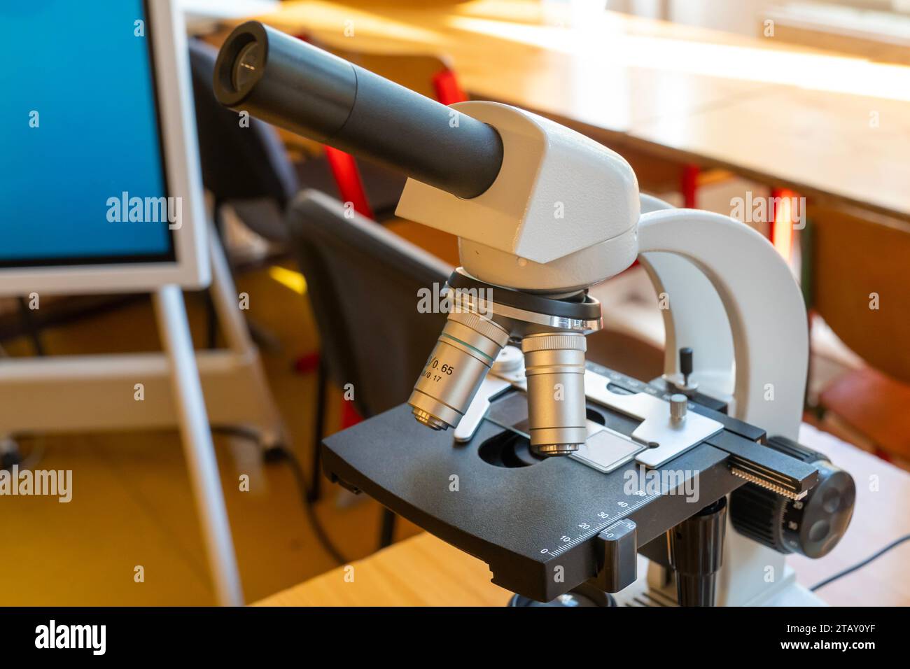 Microscope used for educational purposes Stock Photo - Alamy