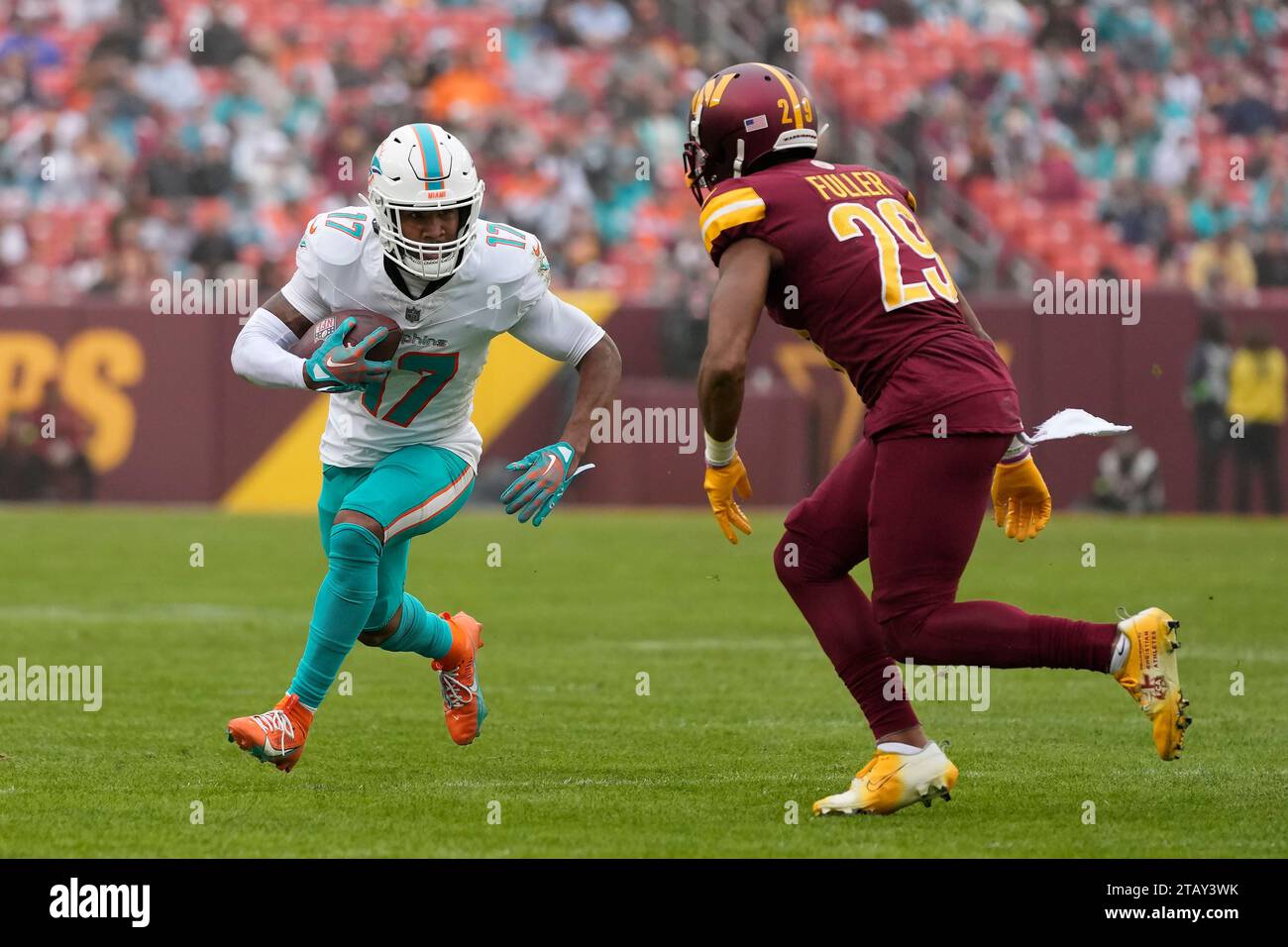 Miami Dolphins wide receiver Jaylen Waddle (17) runs against Washington ...