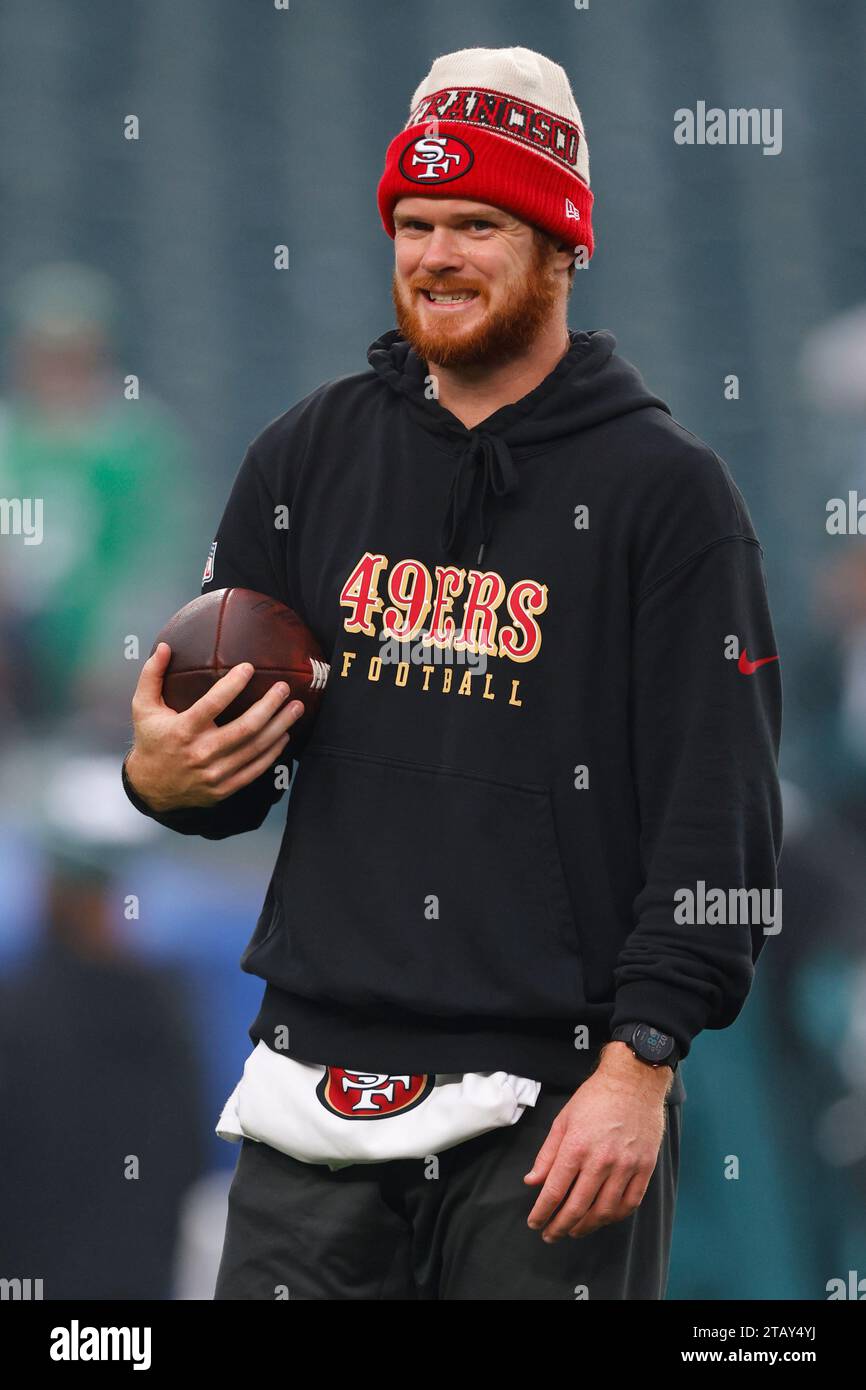 San Francisco 49ers quarterback Sam Darnold (14) warms up before an NFL ...
