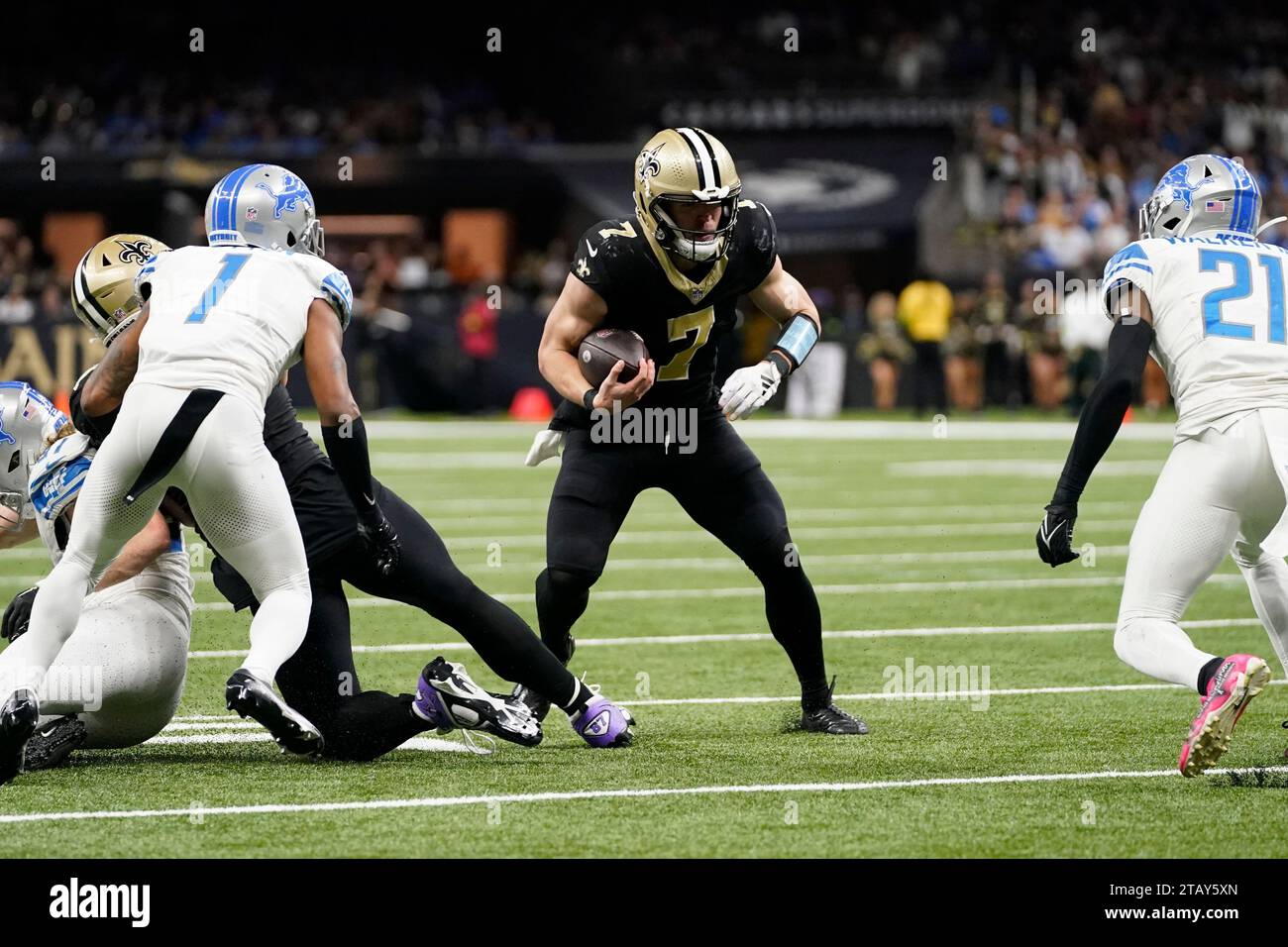 New Orleans Saints quarterback Taysom Hill runs during the second half ...