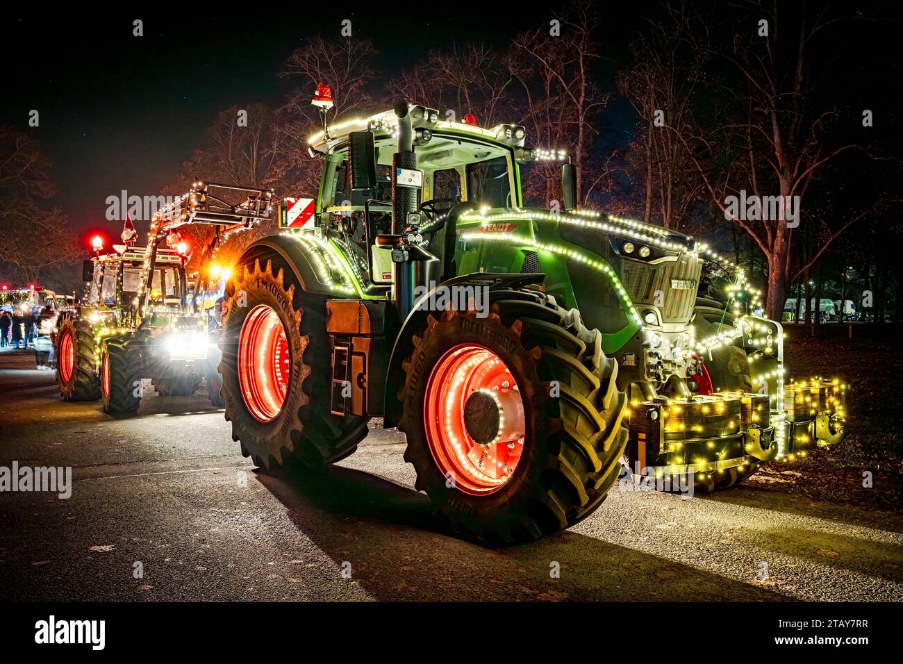 Lichterkonvoi hi-res stock photography and images - Alamy