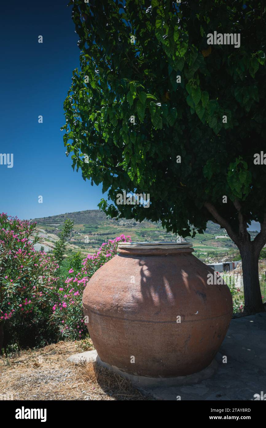 Outdoor winery hi-res stock photography and images - Alamy