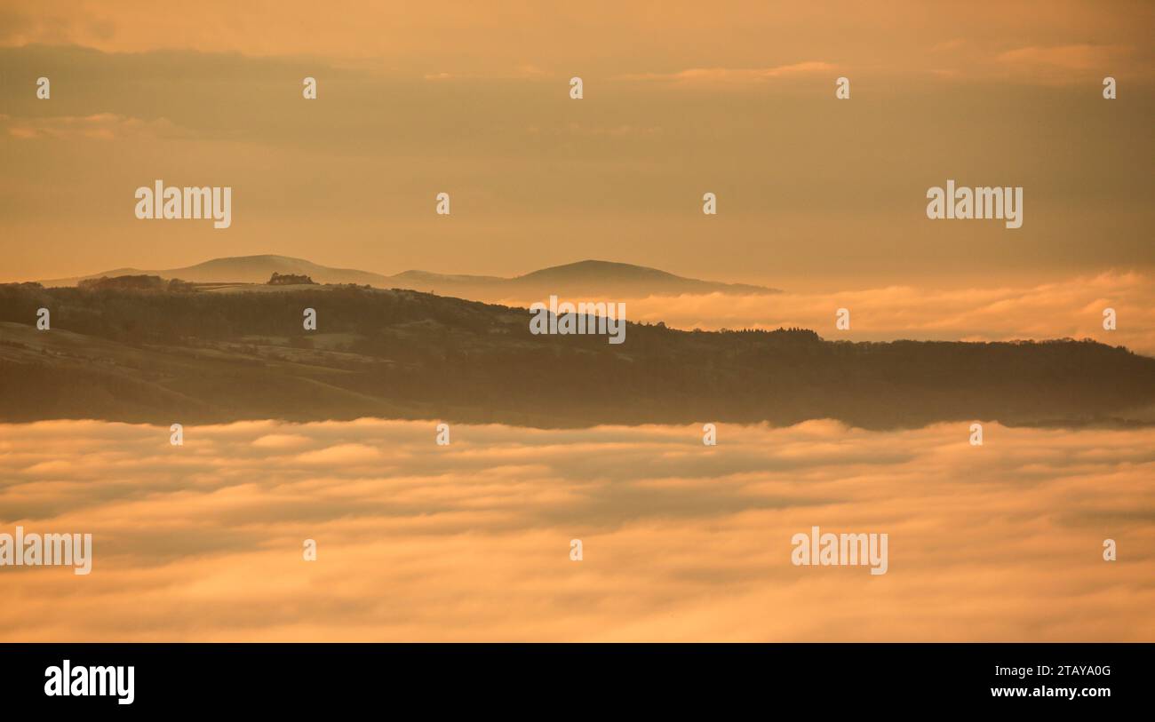 Cotswold cloud inversion hi-res stock photography and images - Alamy