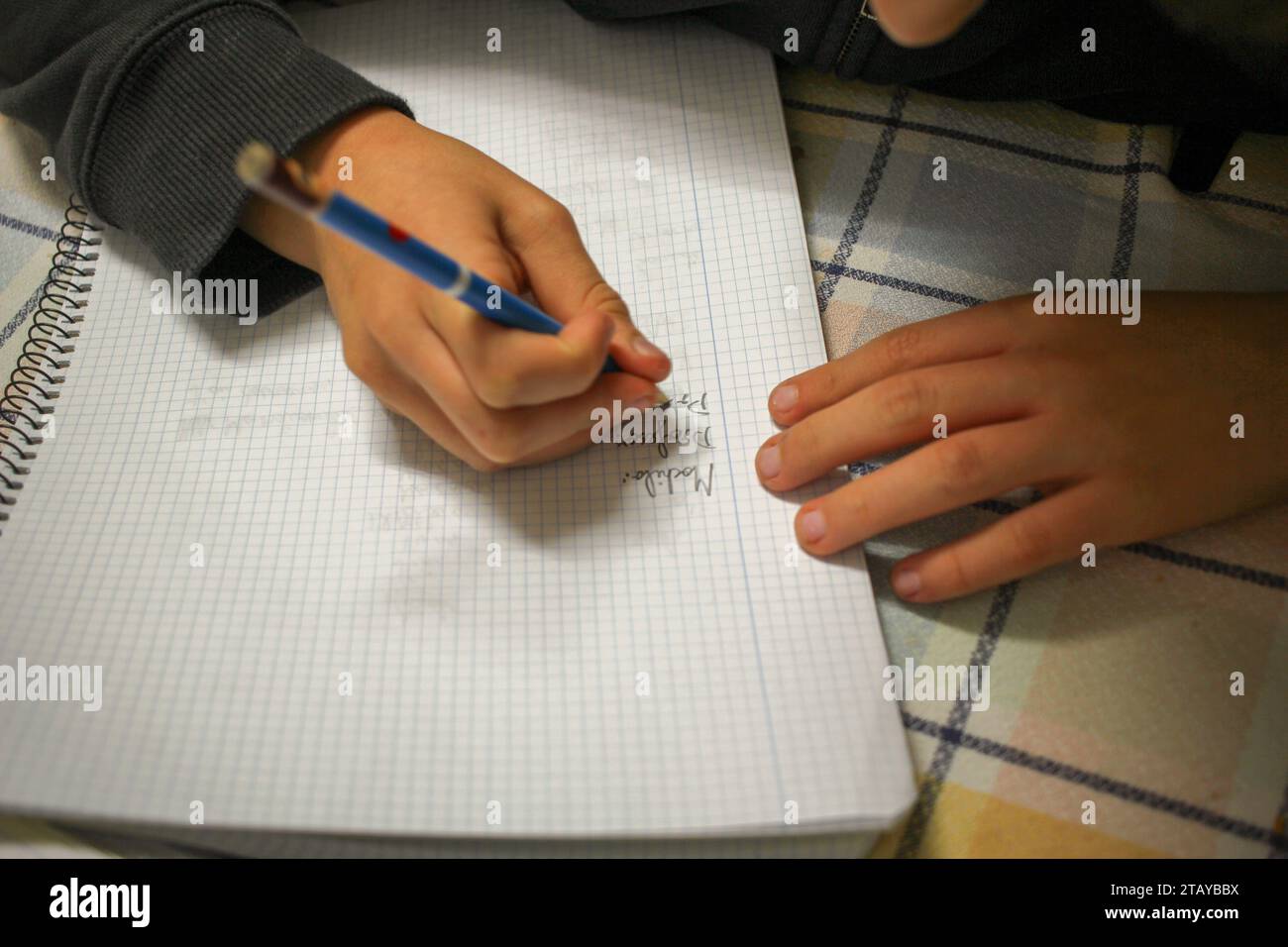 Kid writing hi-res stock photography and images - Alamy