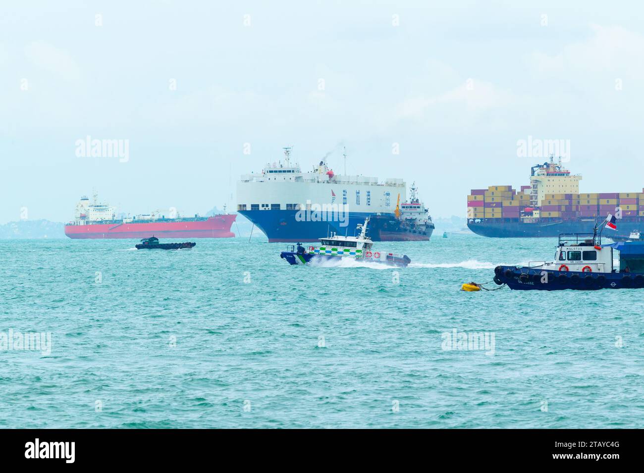 Shipping on the the Straits of Singapore in Singapore Stock Photo - Alamy