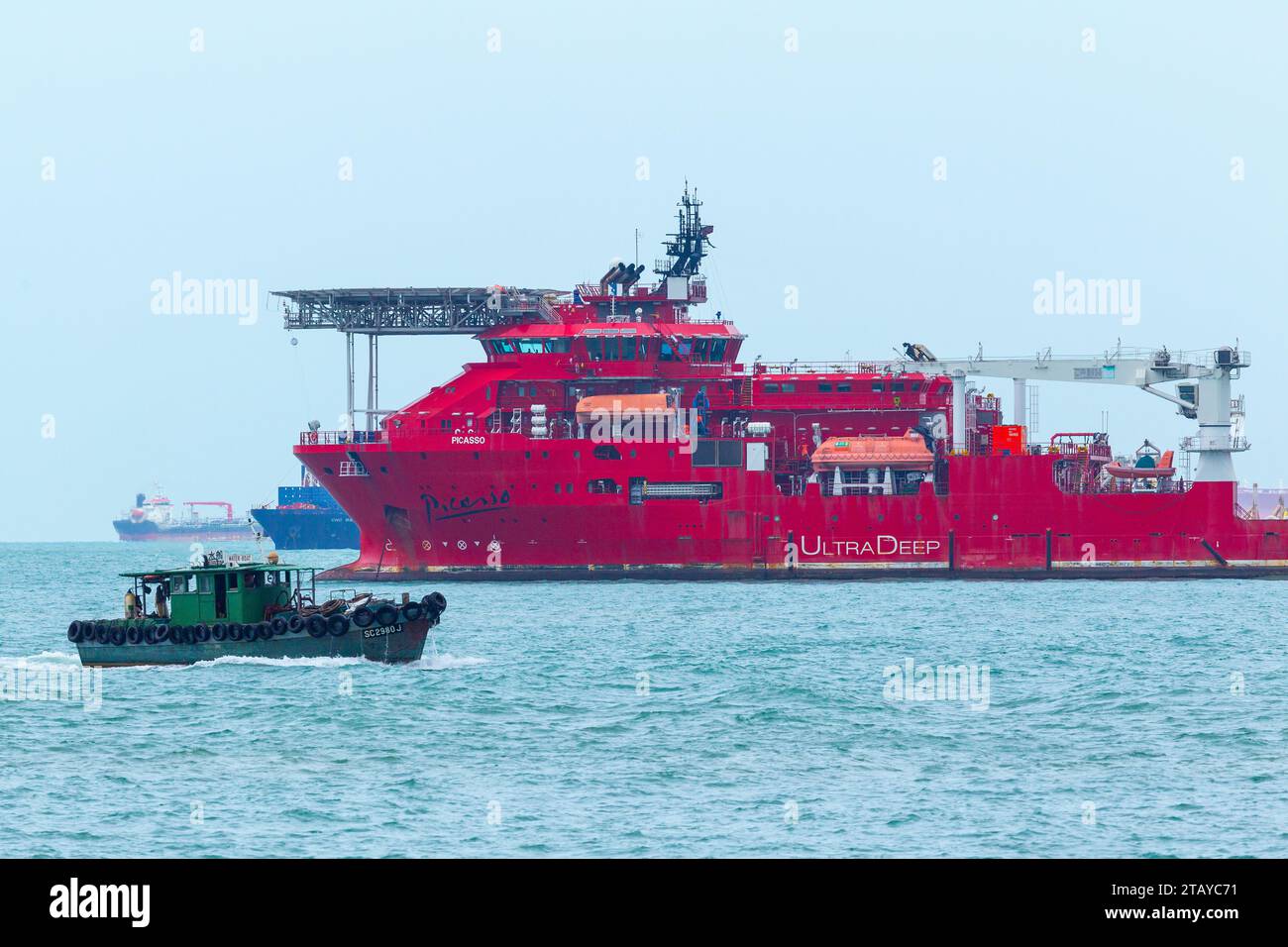 Shipping on the the Straits of Singapore in Singapore Stock Photo - Alamy