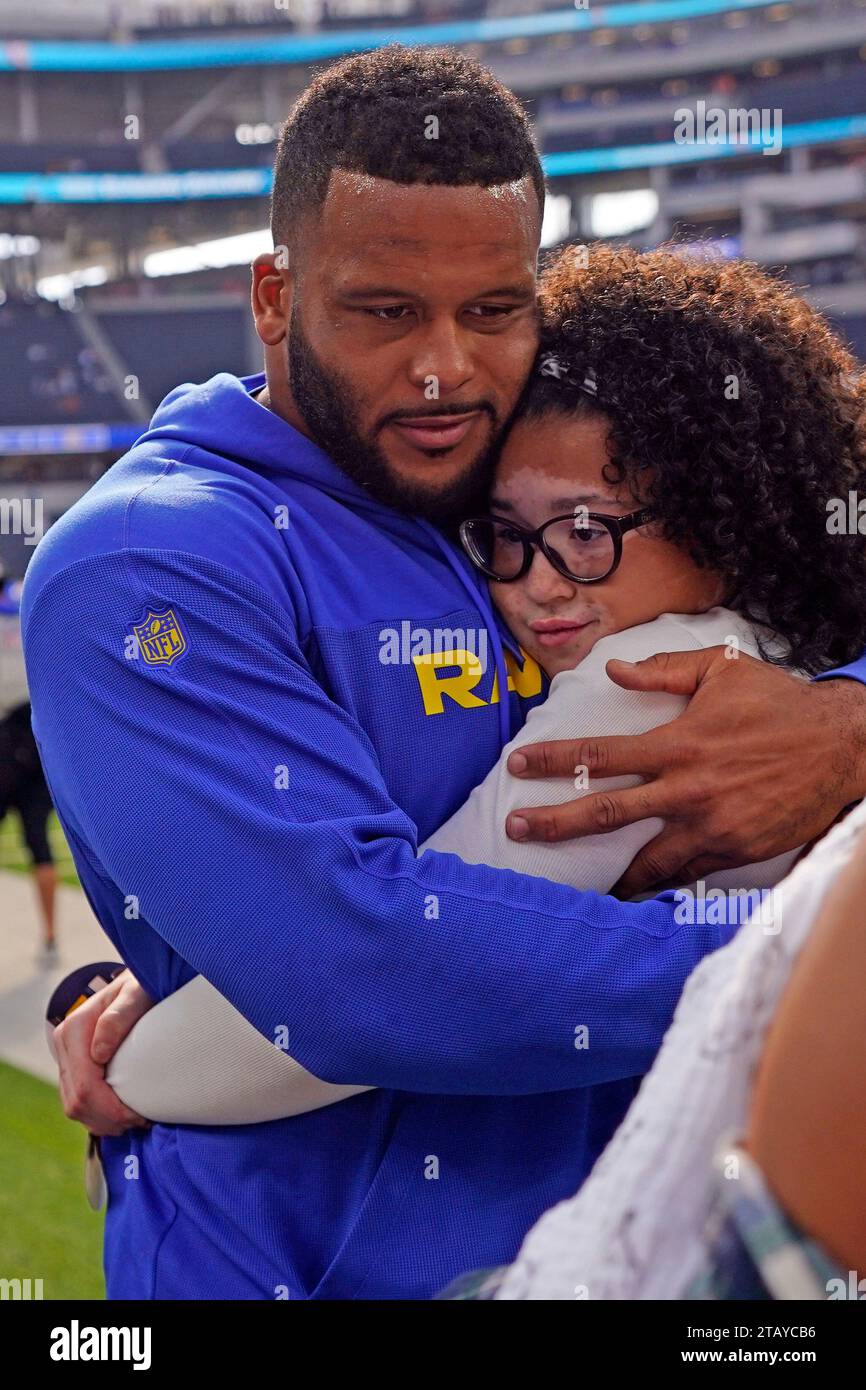 Los Angeles Rams defensive tackle Aaron Donald hugs his daughter Jaeda ...
