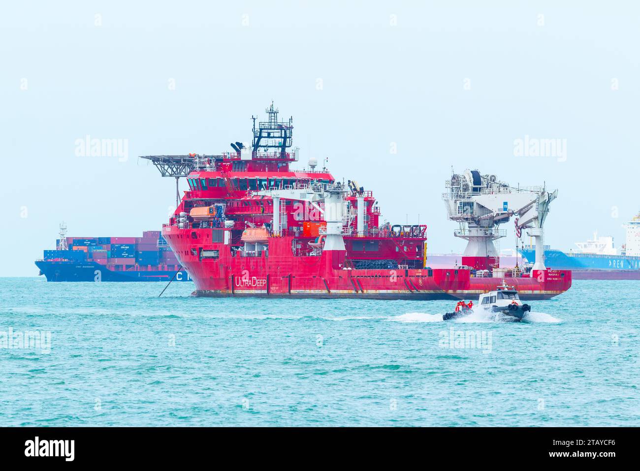 Shipping on the the Straits of Singapore in Singapore Stock Photo - Alamy