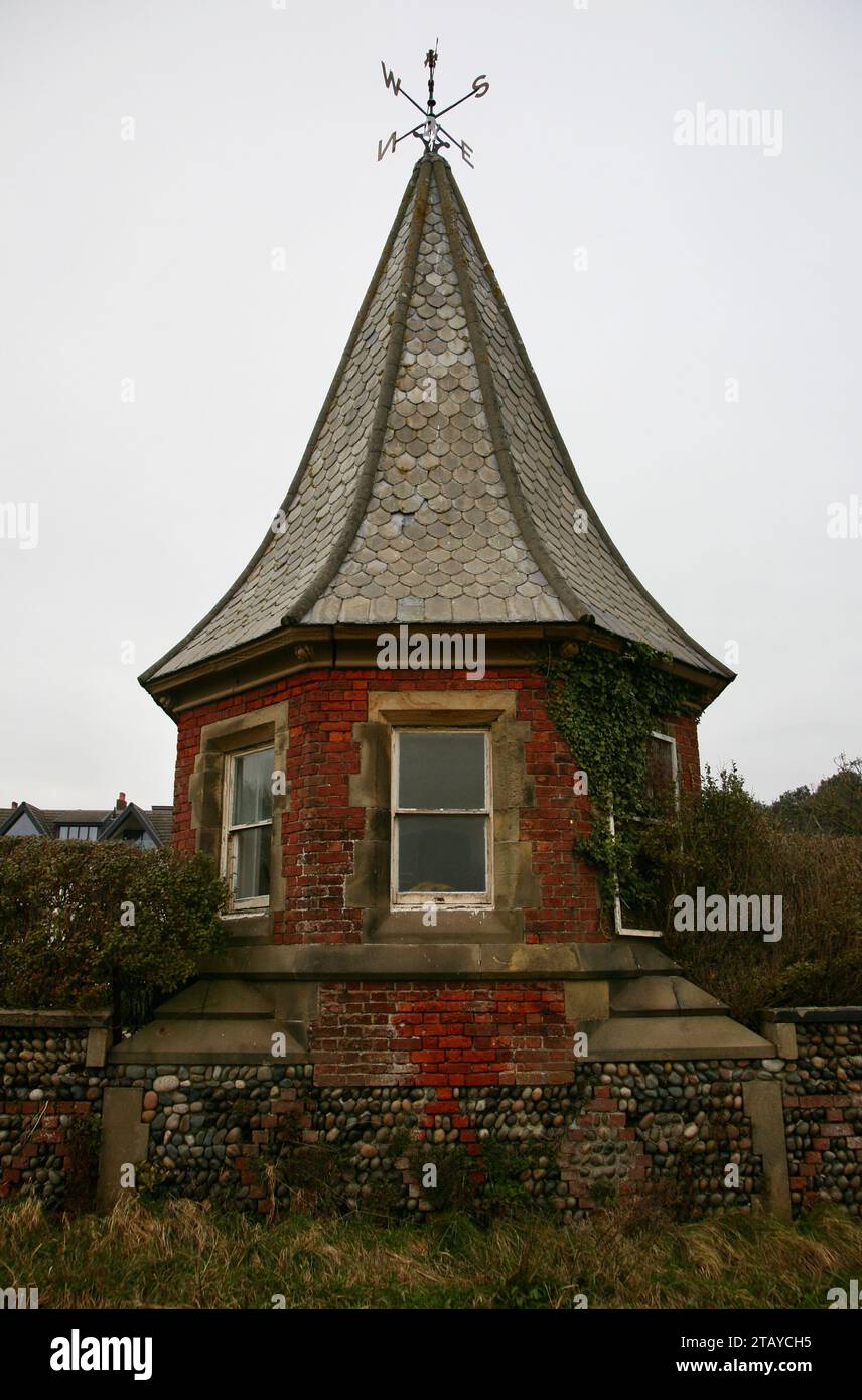 Pointed roof hi-res stock photography and images - Alamy