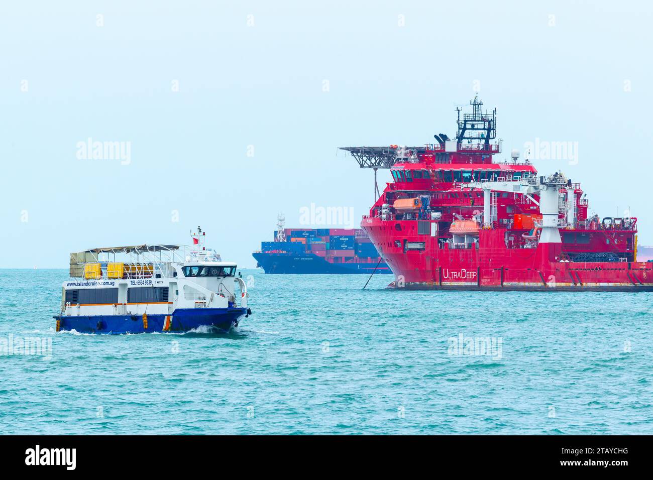Shipping on the the Straits of Singapore in Singapore Stock Photo - Alamy