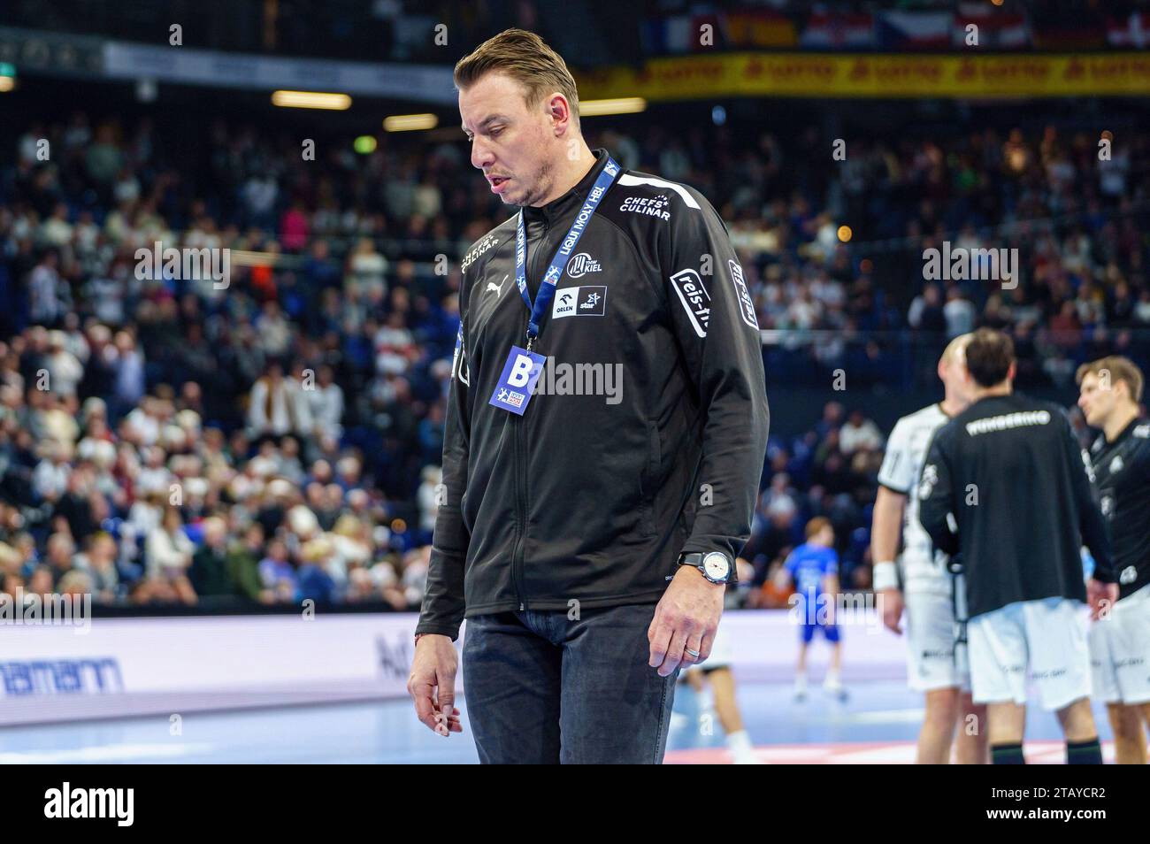 Kiel, Deutschland. 03rd Dec, 2023. Filip Jicha (THW Kiel, Trainer) GER ...