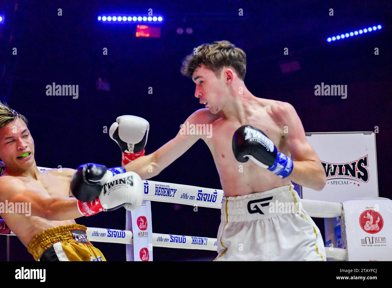 Bangkok, Thailand. 02nd Dec, 2023. Professional boxer Giuliano Fantone ...