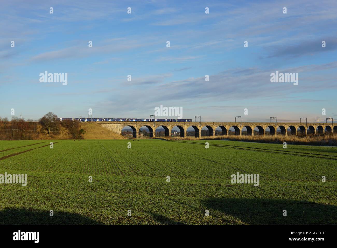 Edinburgh to glasgow railway line hi-res stock photography and images ...
