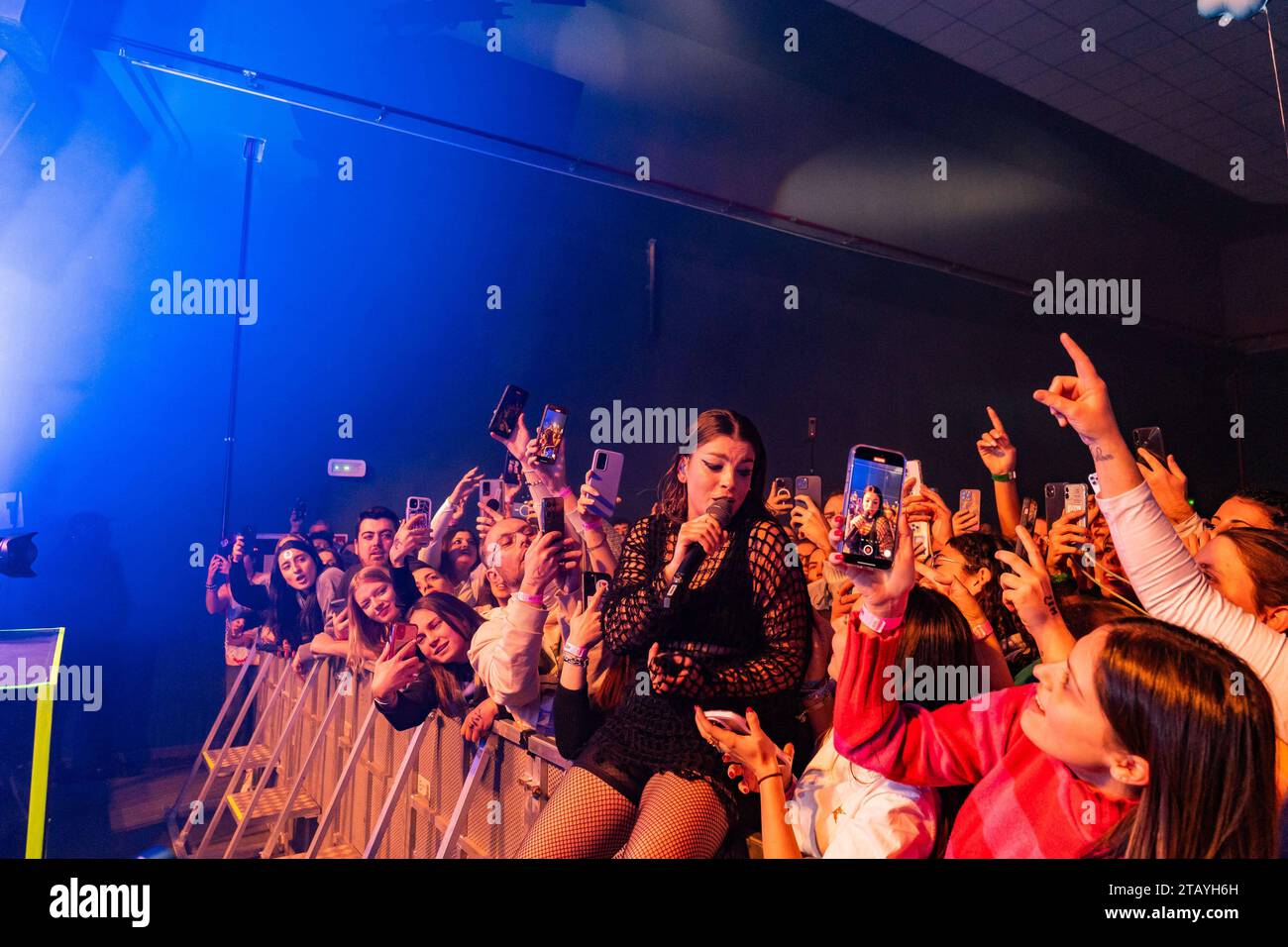 Italian singer Music Concert - Emma - Souvenir in da club Emma Marrone ...