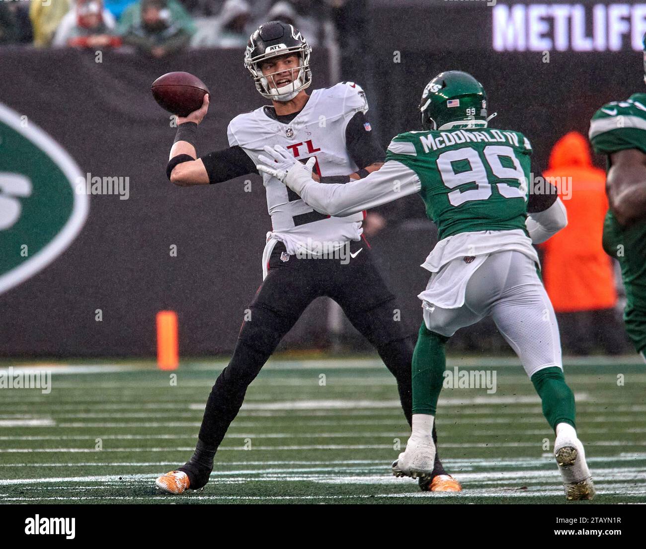 Atlanta Falcons quarterback Desmond Ridder (9) looks to pass as he gets ...
