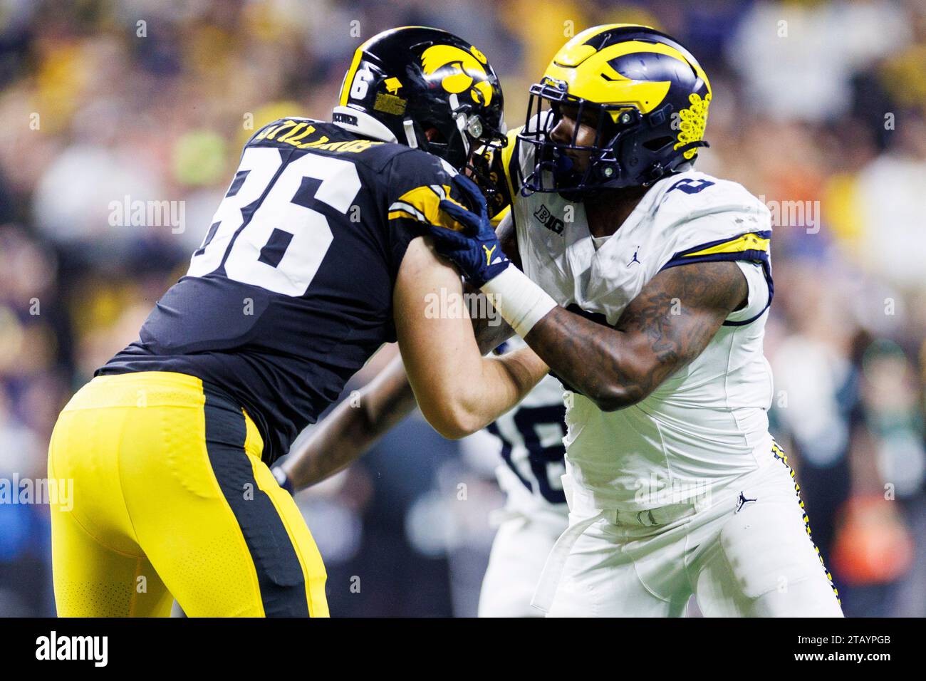 Indianapolis, Indiana, USA. 02nd Dec, 2023. Iowa tight end Steven ...