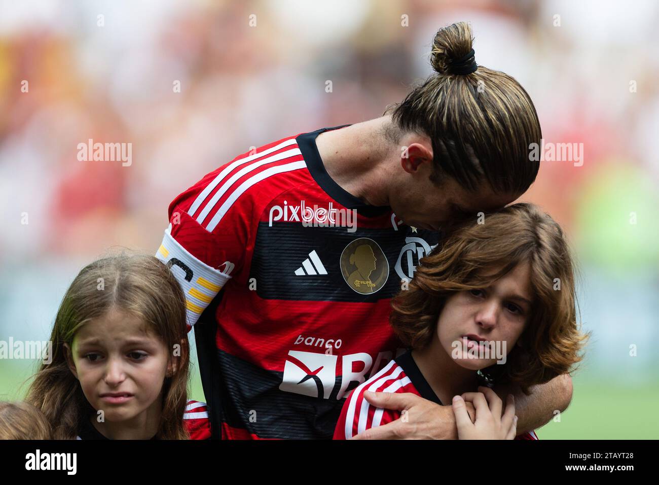 FILIPE LUIS crying in your retirement, in the last game of FILIPE LUIS ...