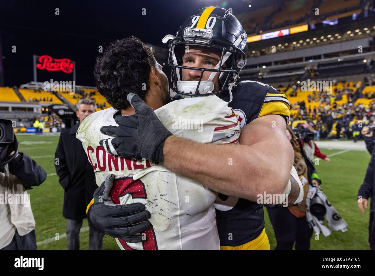 Arizona Cardinals running back James Conner (6) and Pittsburgh Steelers ...