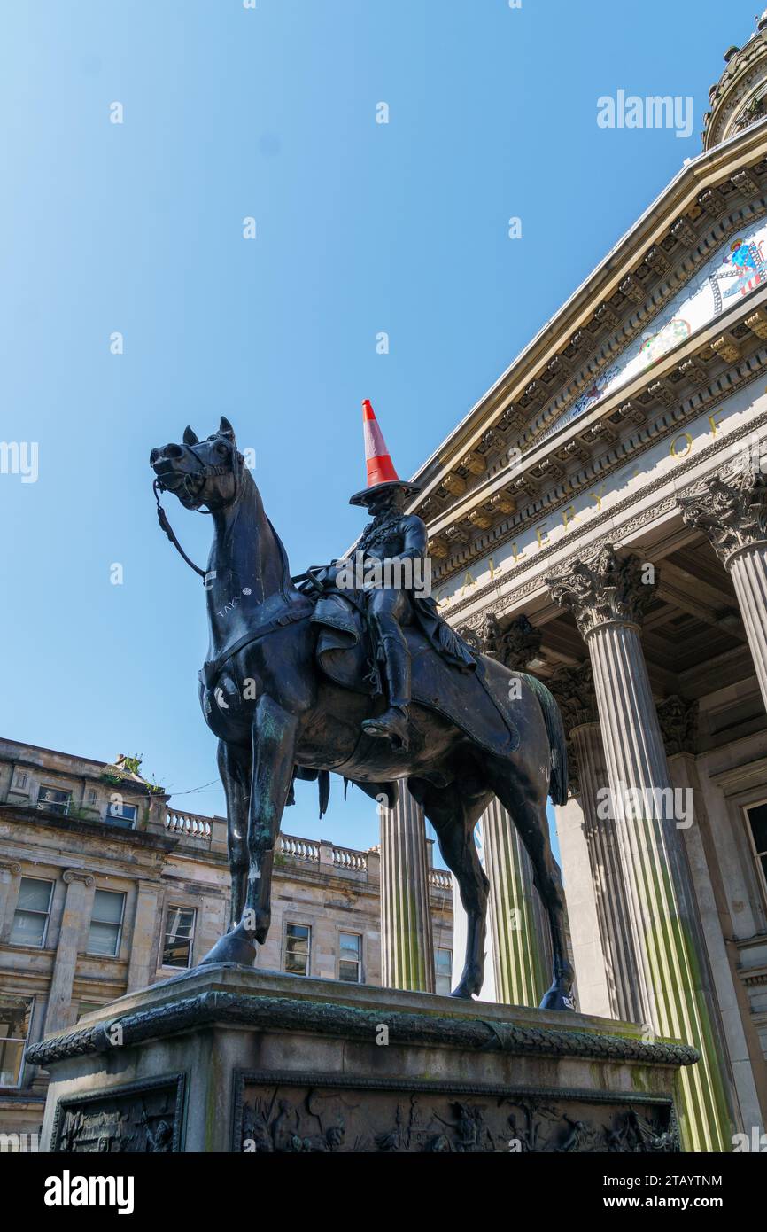 Duke of Wellington statue in Glasgow, Scotland - side view in front of ...