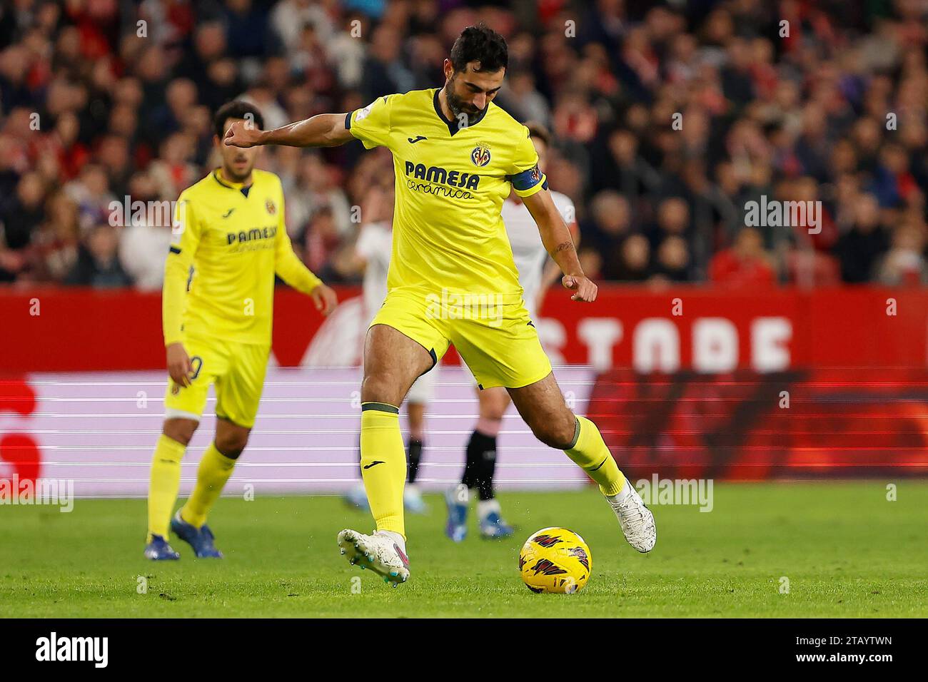 Seville, Spain. 03rd Dec, 2023. Raul Albiol (3 ) of Villarreal seen ...