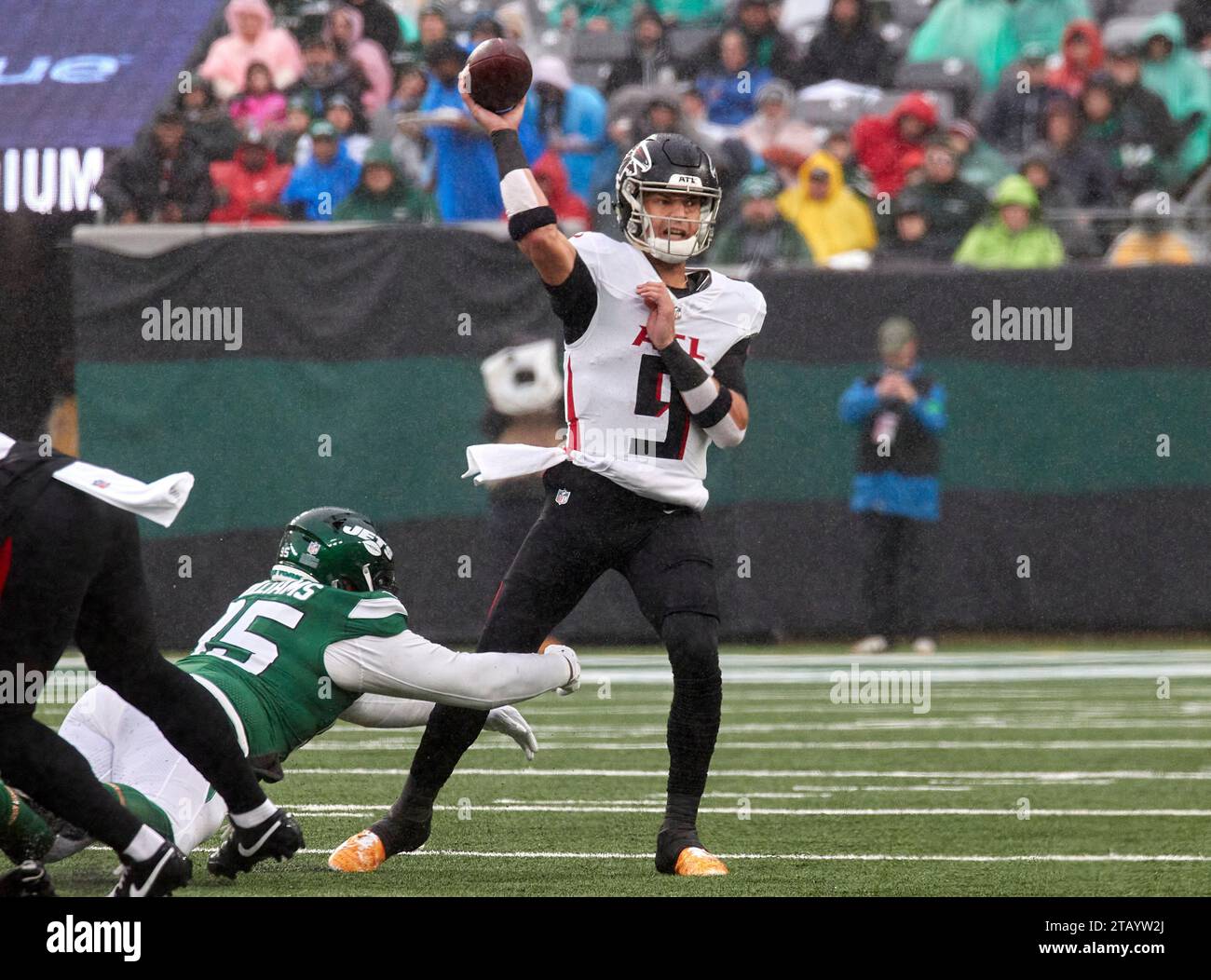 Atlanta Falcons quarterback Desmond Ridder (9) looks to pass as he gets ...
