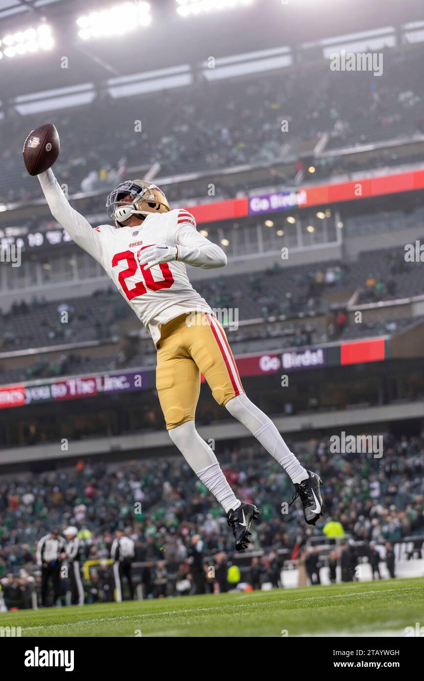 San Francisco 49ers cornerback Ambry Thomas (20) warms up before ...