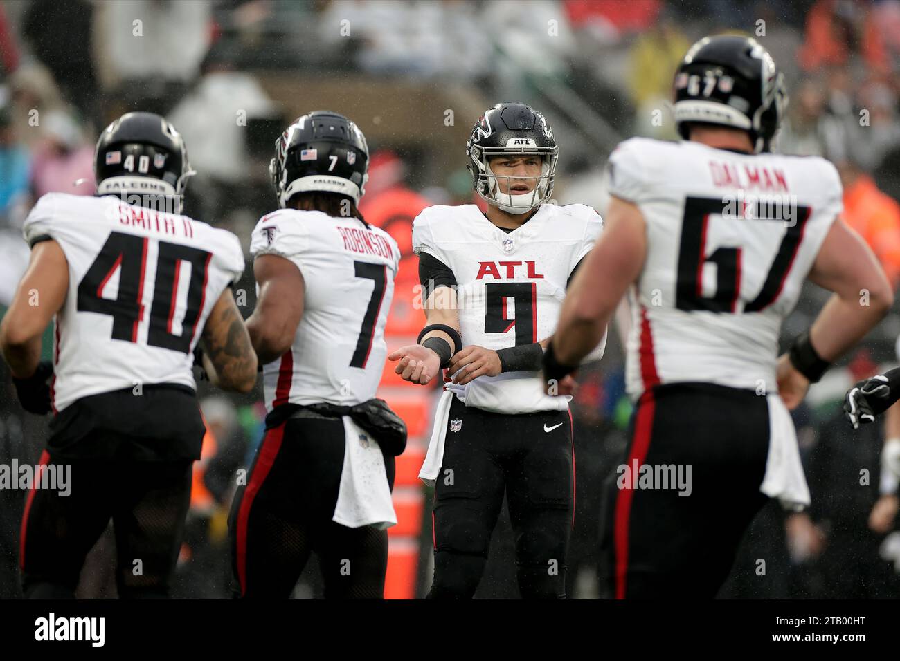 Atlanta Falcons quarterback Desmond Ridder (9) huddles with teammates ...