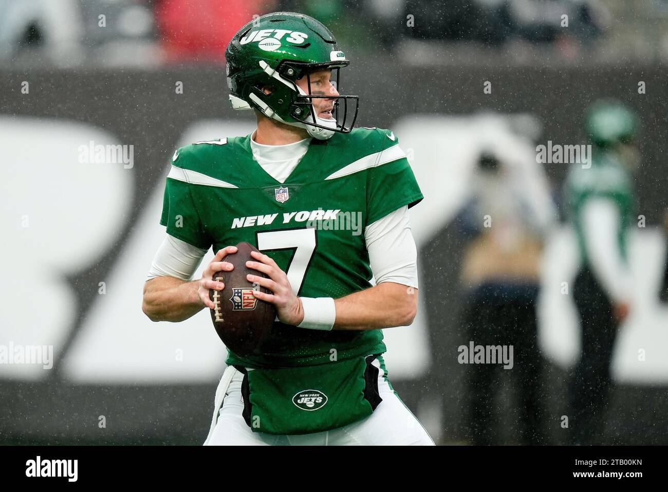 New York Jets quarterback Tim Boyle (7) steps back to pass against the ...