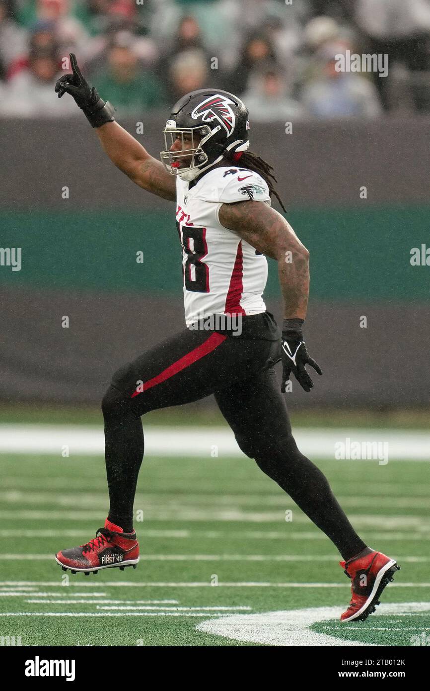 Atlanta Falcons linebacker Bud Dupree (48) reacts during the second ...