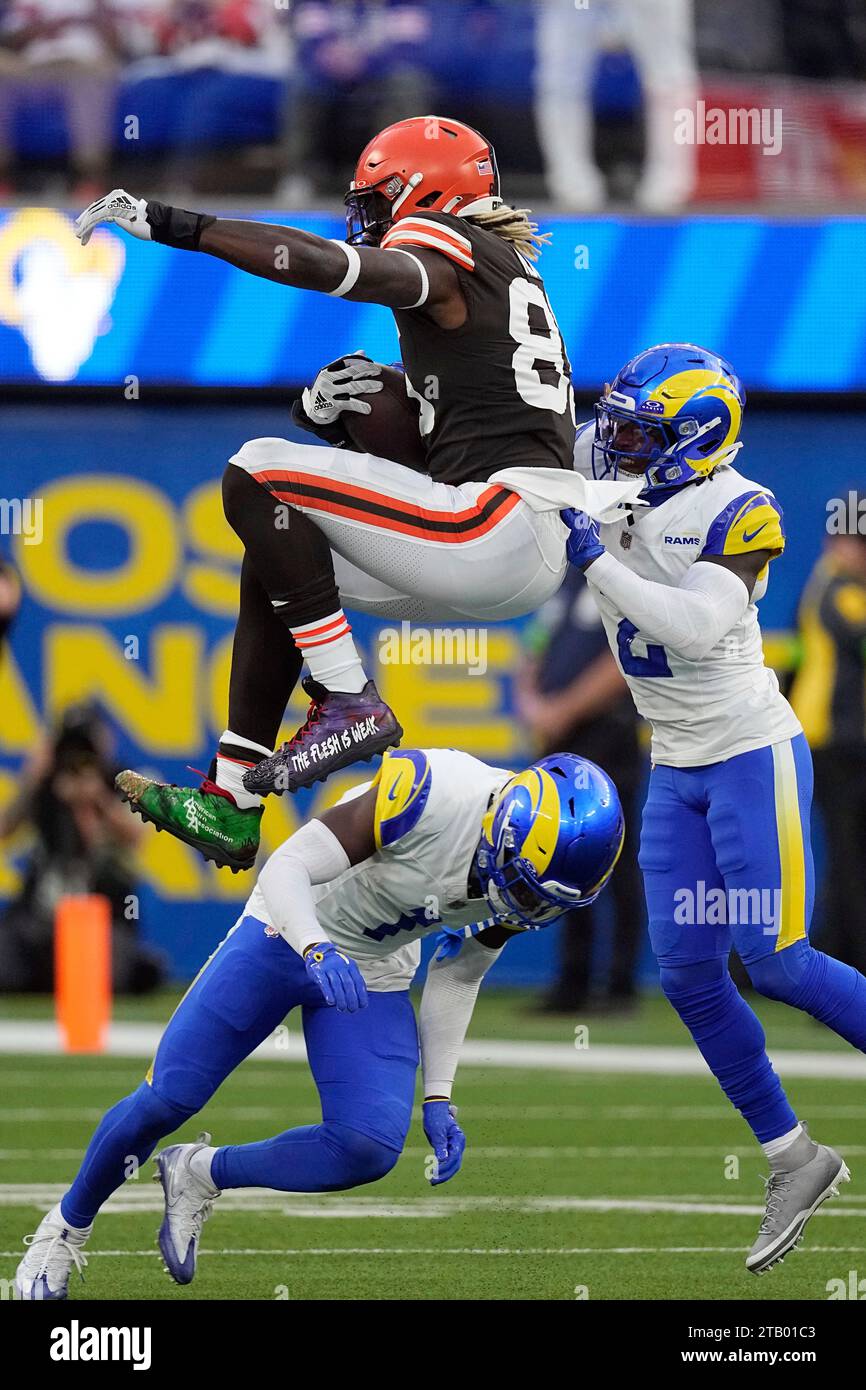 Cleveland Browns tight end David Njoku, top, leaps over Los Angeles ...