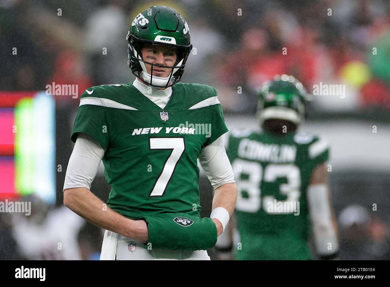 New York Jets quarterback Tim Boyle (7) looks to the sidelines during ...
