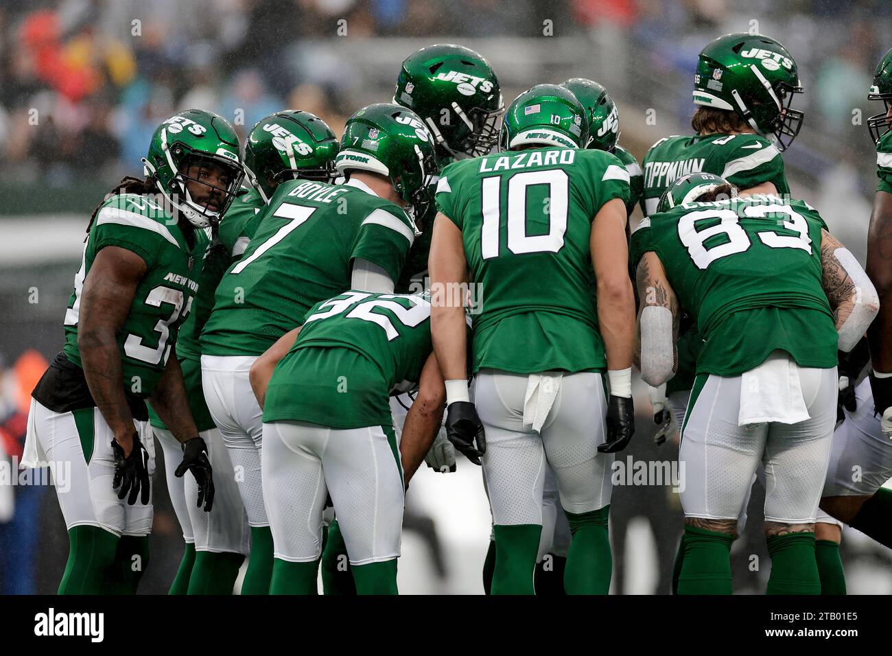 New York Jets quarterback Tim Boyle (7) huddles with teammates during ...