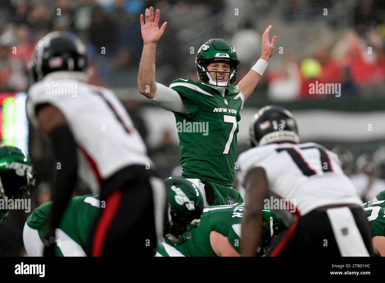 New York Jets quarterback Tim Boyle (7) calls an audible at the line of ...
