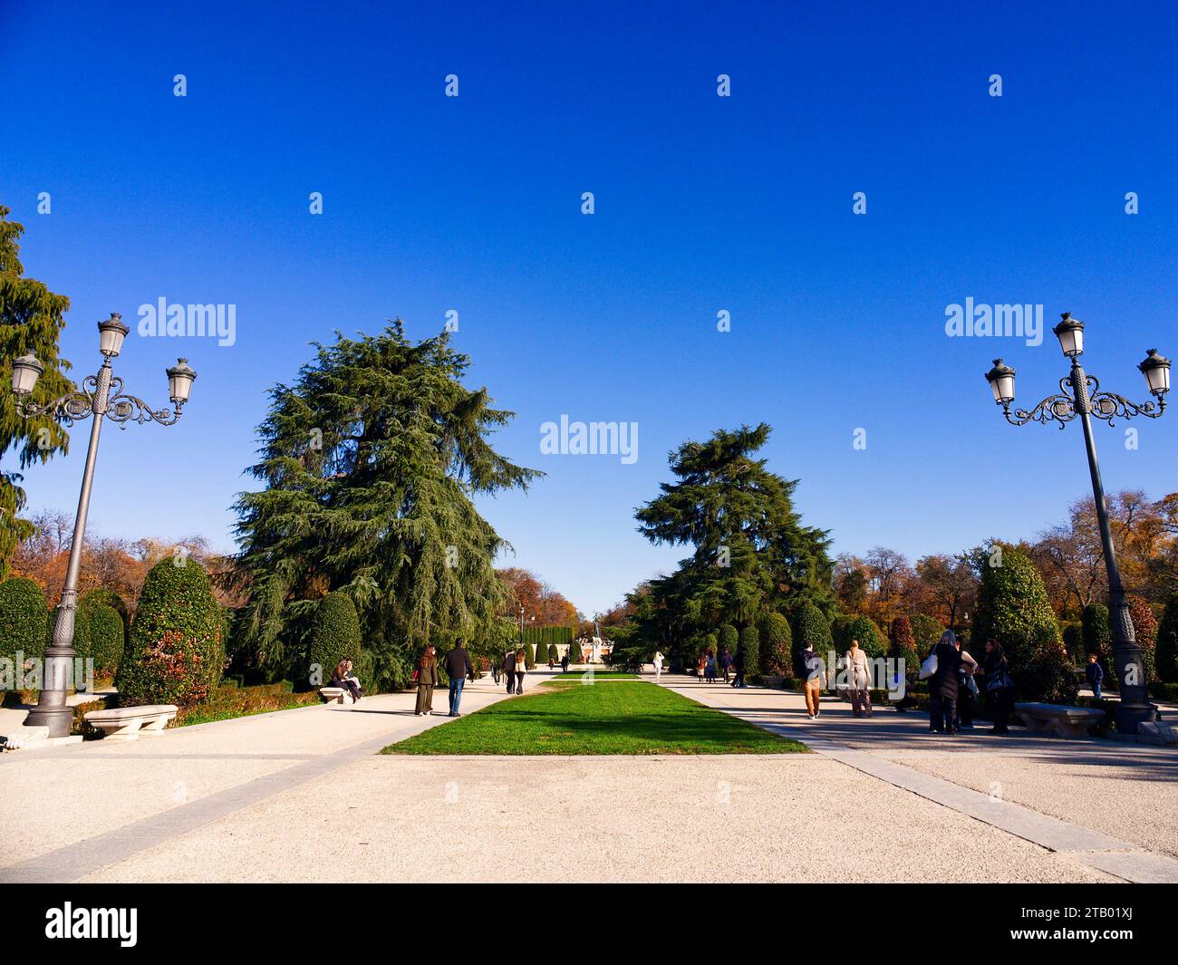 Square garden wide angle hi-res stock photography and images - Alamy