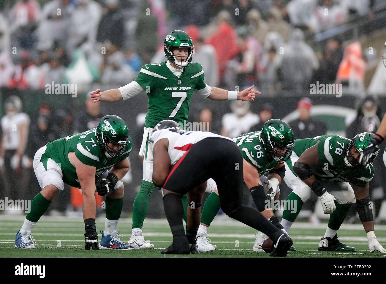 New York Jets quarterback Tim Boyle (7) calls an audible at the line of ...