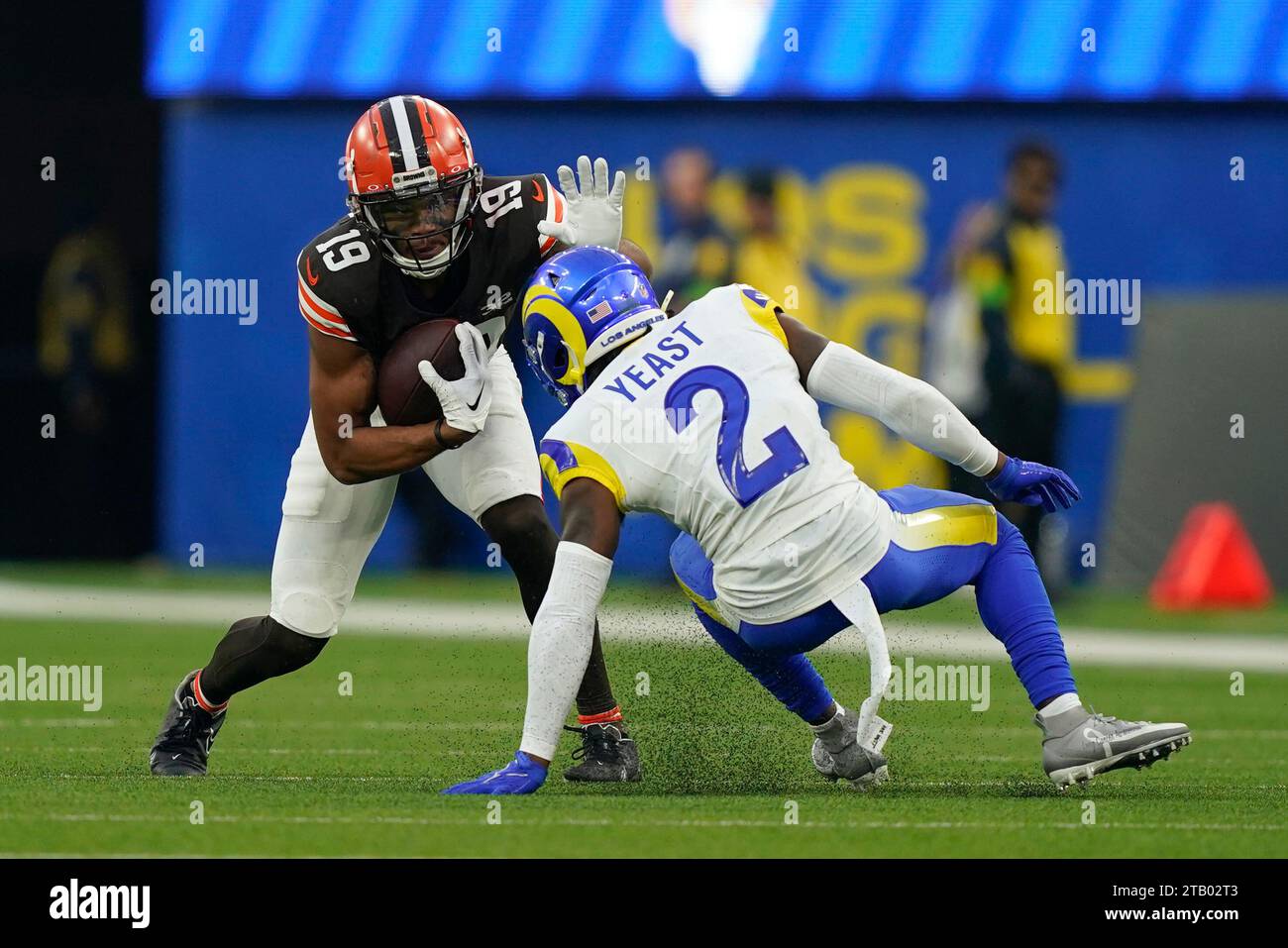 Cleveland Browns wide receiver Cedric Tillman (19) carries the ball as ...