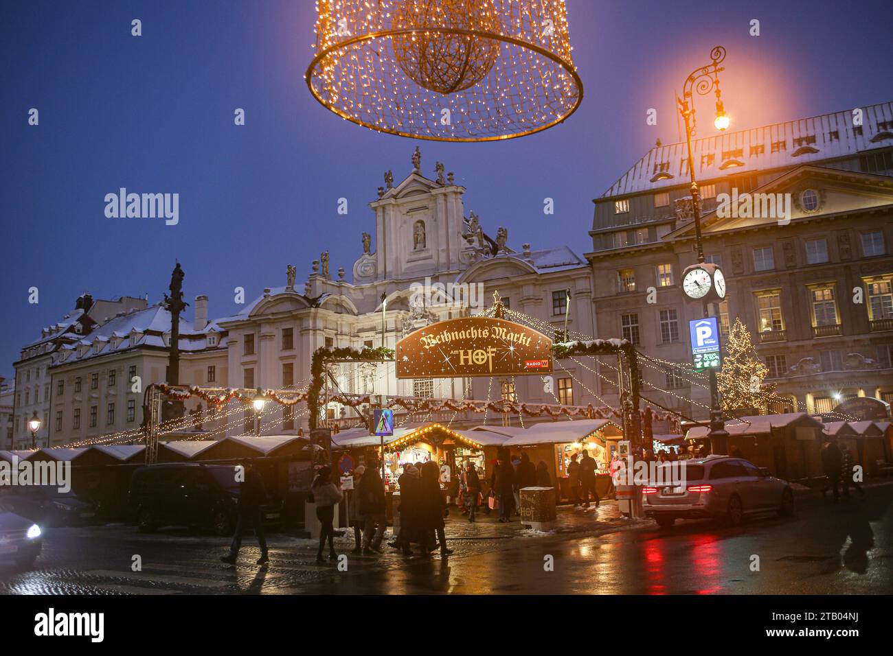 Vienna, Austria, Austria. 4th Dec, 2023. Small Christmas market in ...