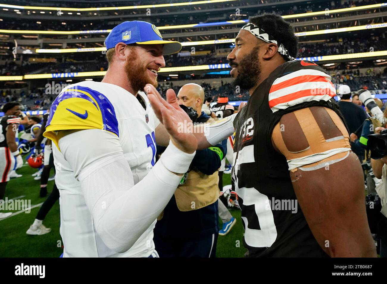 Los Angeles Rams quarterback Carson Wentz, left, and Cleveland Browns ...