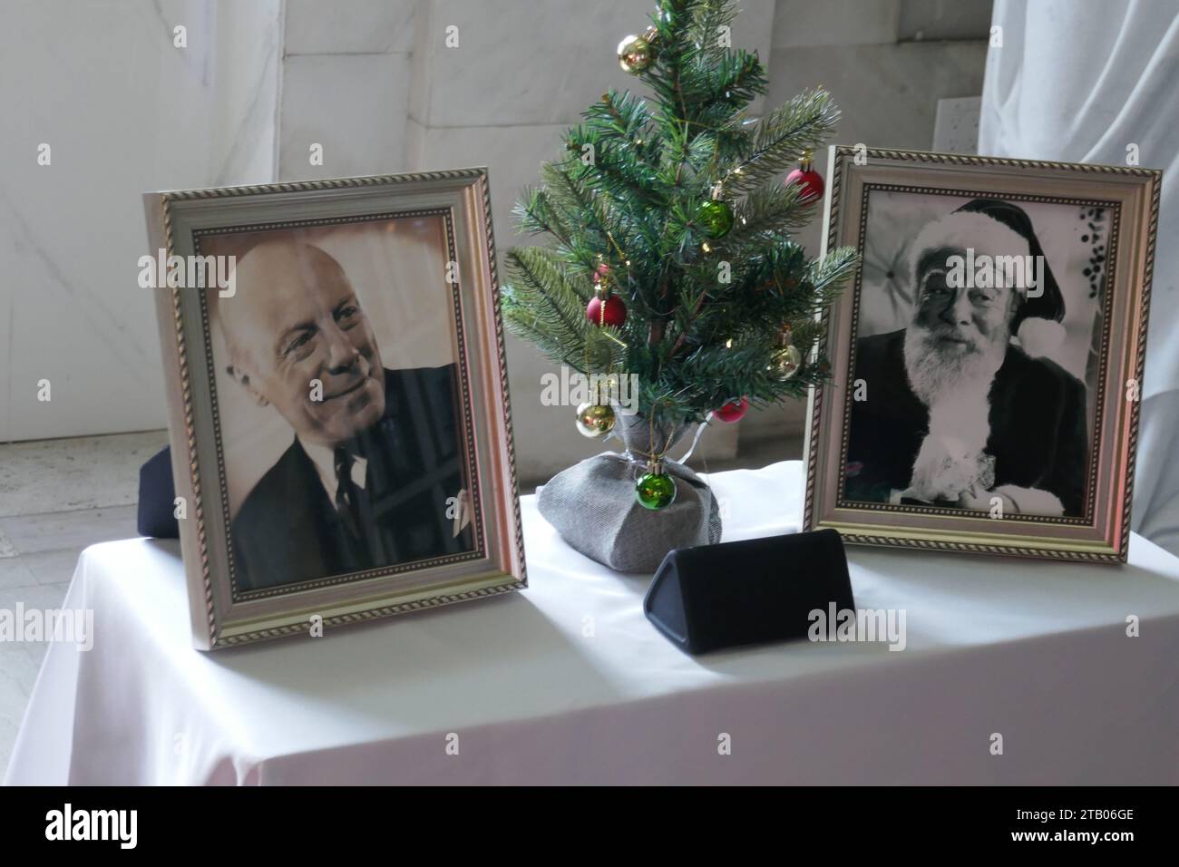 Los Angeles, California USA 3rd December 2023 Memorial & Inurnment ...