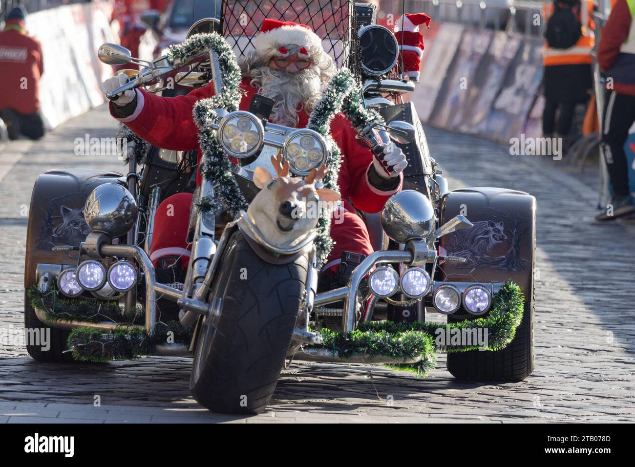 Budapest. 3rd Dec, 2023. A man in Santa Claus costume drives a motor ...