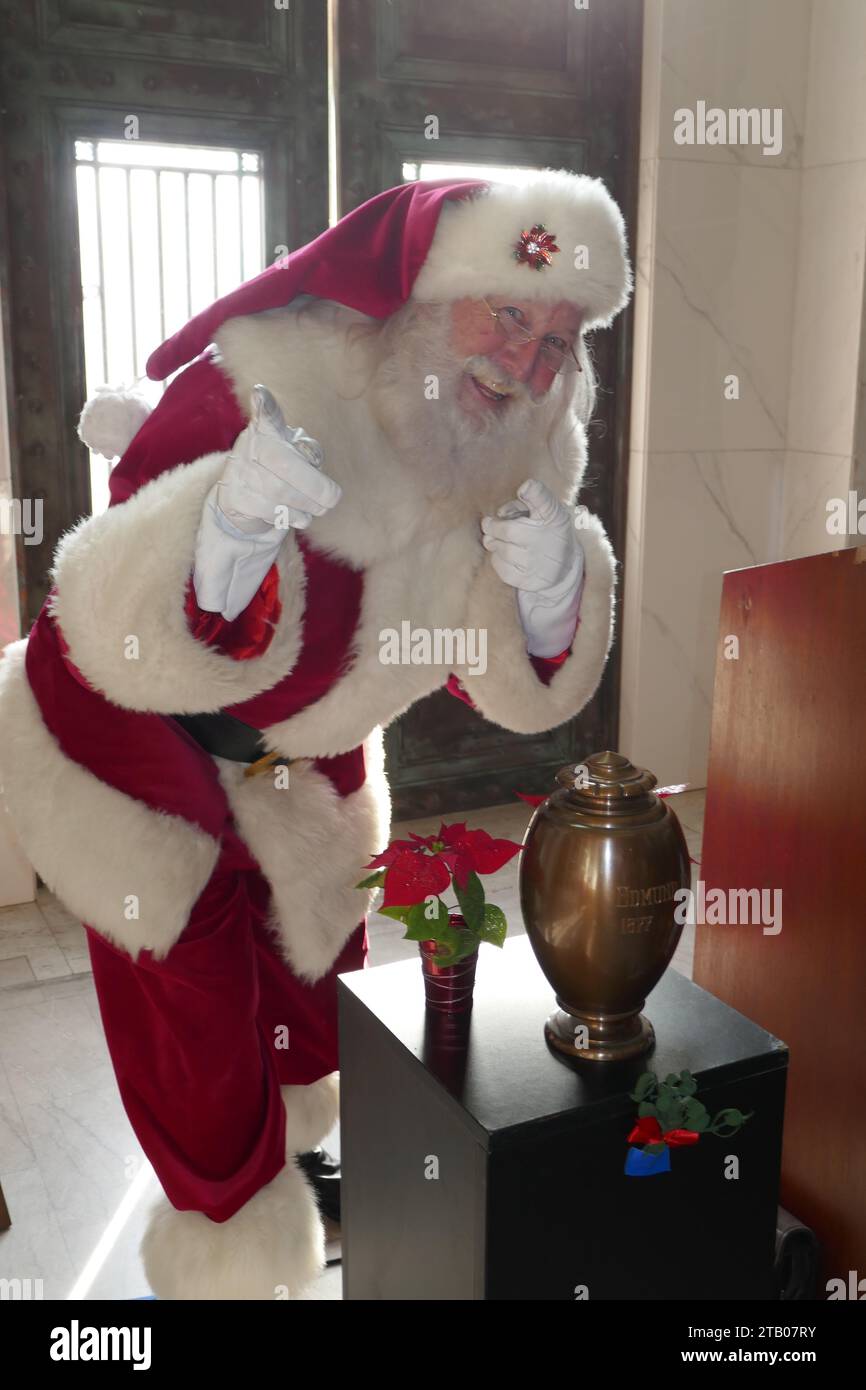 Los Angeles, California USA 3rd December 2023 Memorial & Inurnment ...