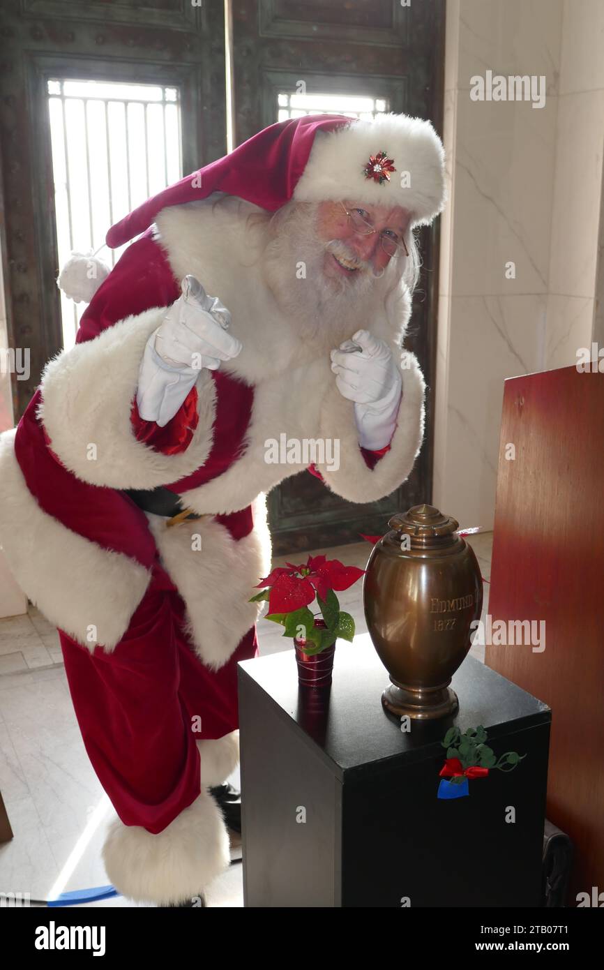 Los Angeles, California USA 3rd December 2023 Memorial & Inurnment ...