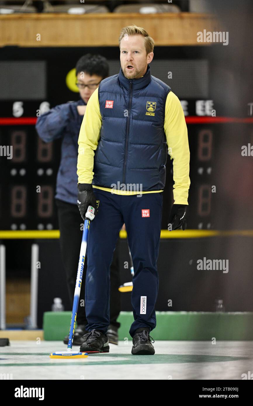 Karuizawa ice park, Nagano, Japan. 2nd Dec, 2023. Niklas Edin (SWE ...