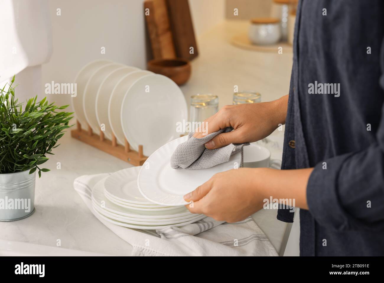 Wiping plate hi-res stock photography and images - Alamy